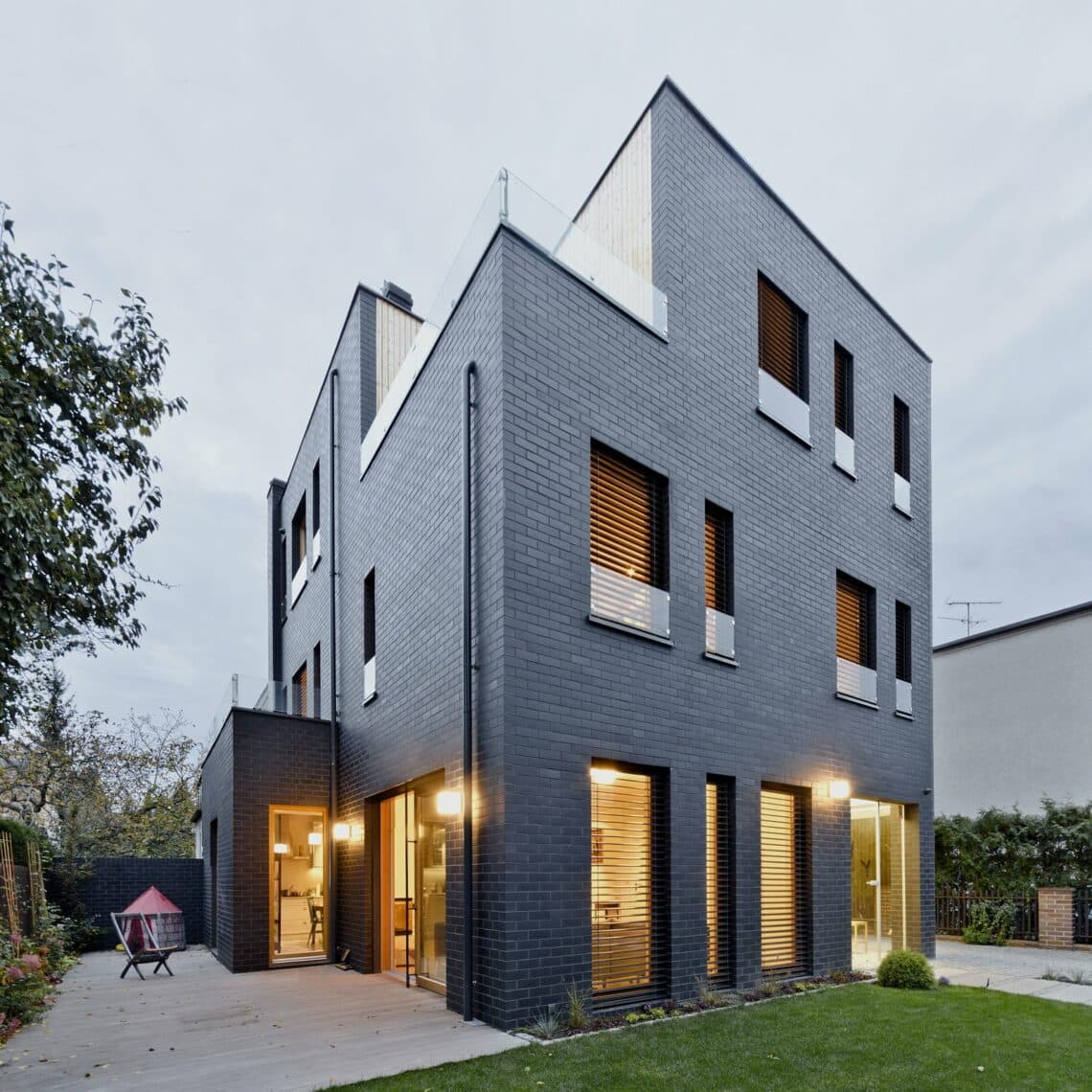 15 Black Brick Houses with a Wow Factor to Amaze You - Amenity Home